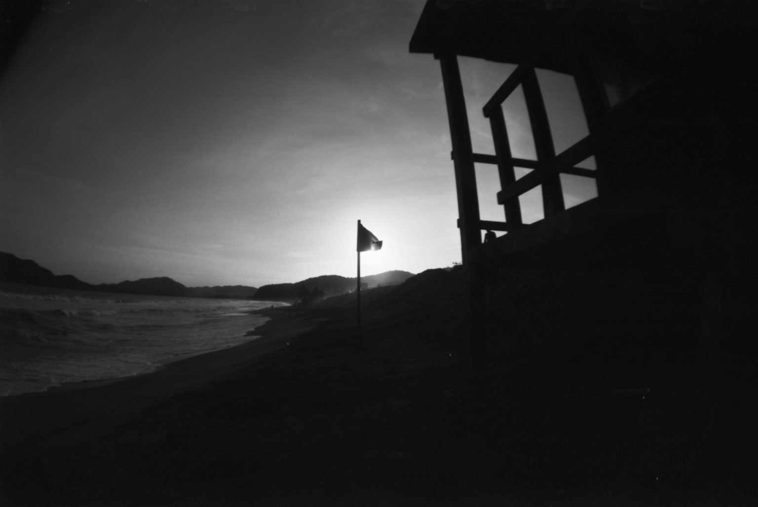 ¿Qué Significa la Bandera Negra en la Playa? | Recomendaciones
